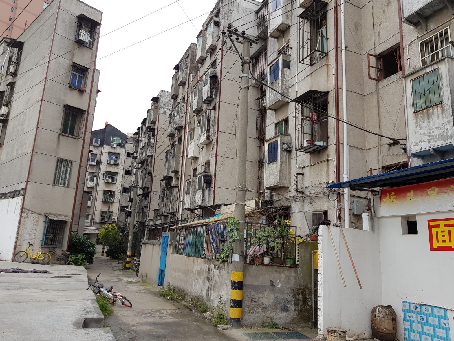 Monumento en honor a Zhang Ju Zheng — Viaja, descubre, experimenta