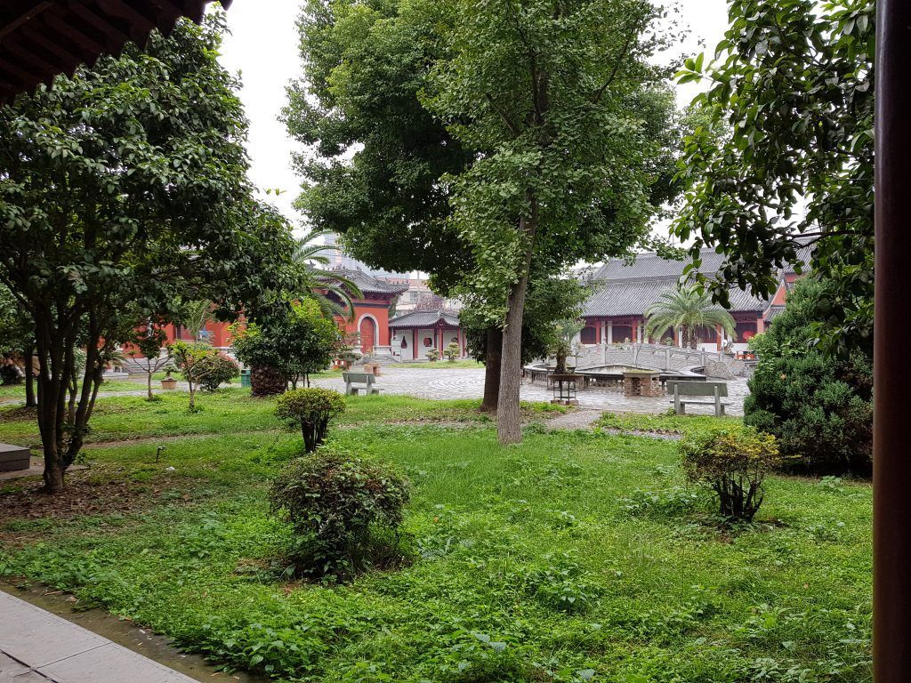 Monumento en honor a Zhang Ju Zheng — Viaja, descubre, experimenta