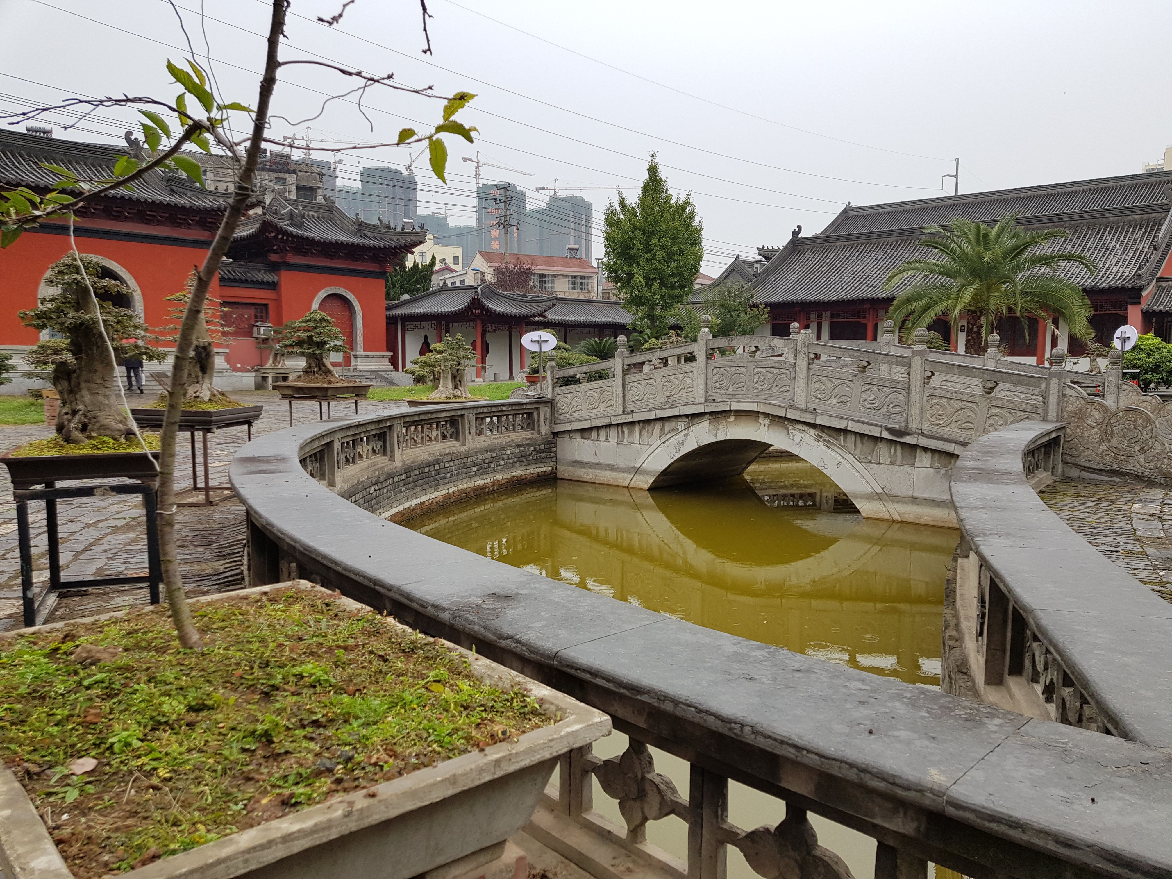Monumento en honor a Zhang Ju Zheng — Viaja, descubre, experimenta