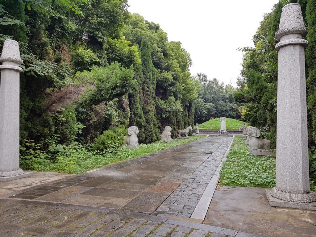 Monumento en honor a Zhang Ju Zheng — Viaja, descubre, experimenta