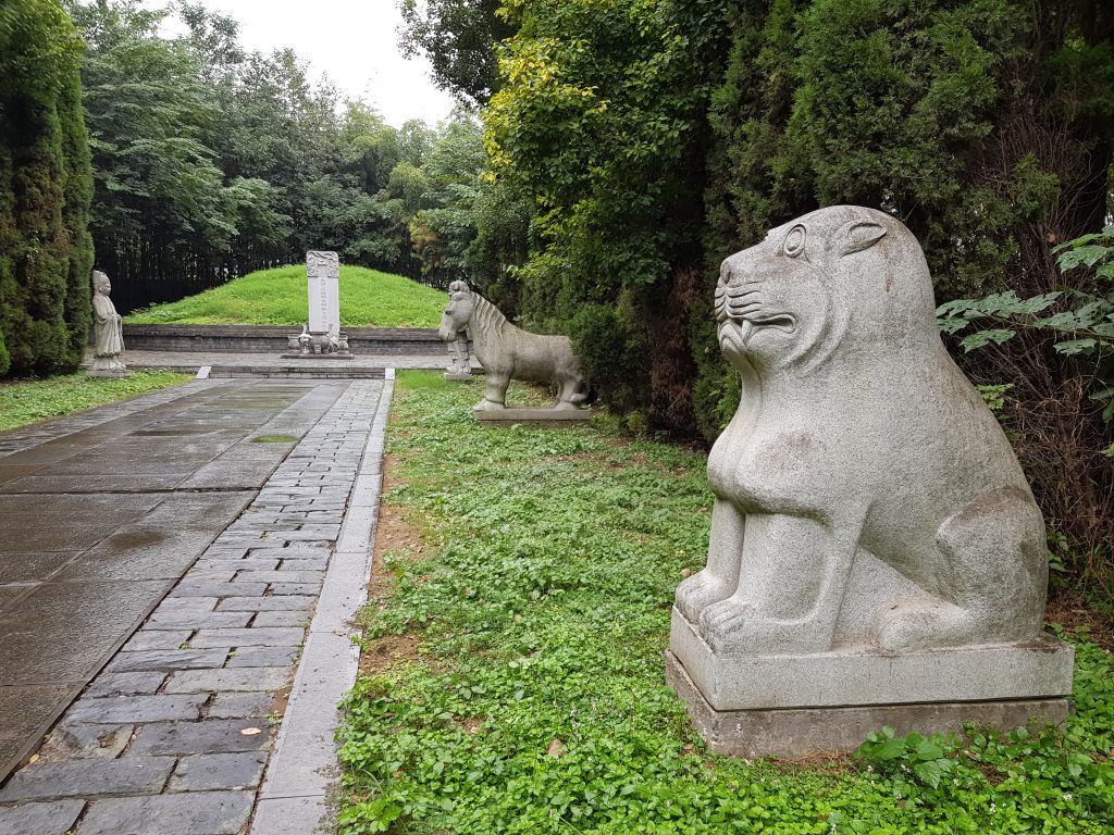 Monumento en honor a Zhang Ju Zheng — Viaja, descubre, experimenta